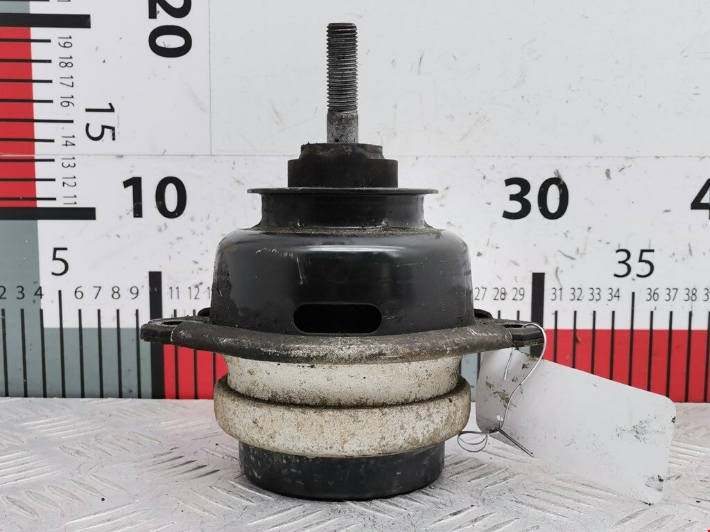 Подушка (опора) крепления двигателя Volkswagen Touareg 1 7L8199131A арт. 1873701