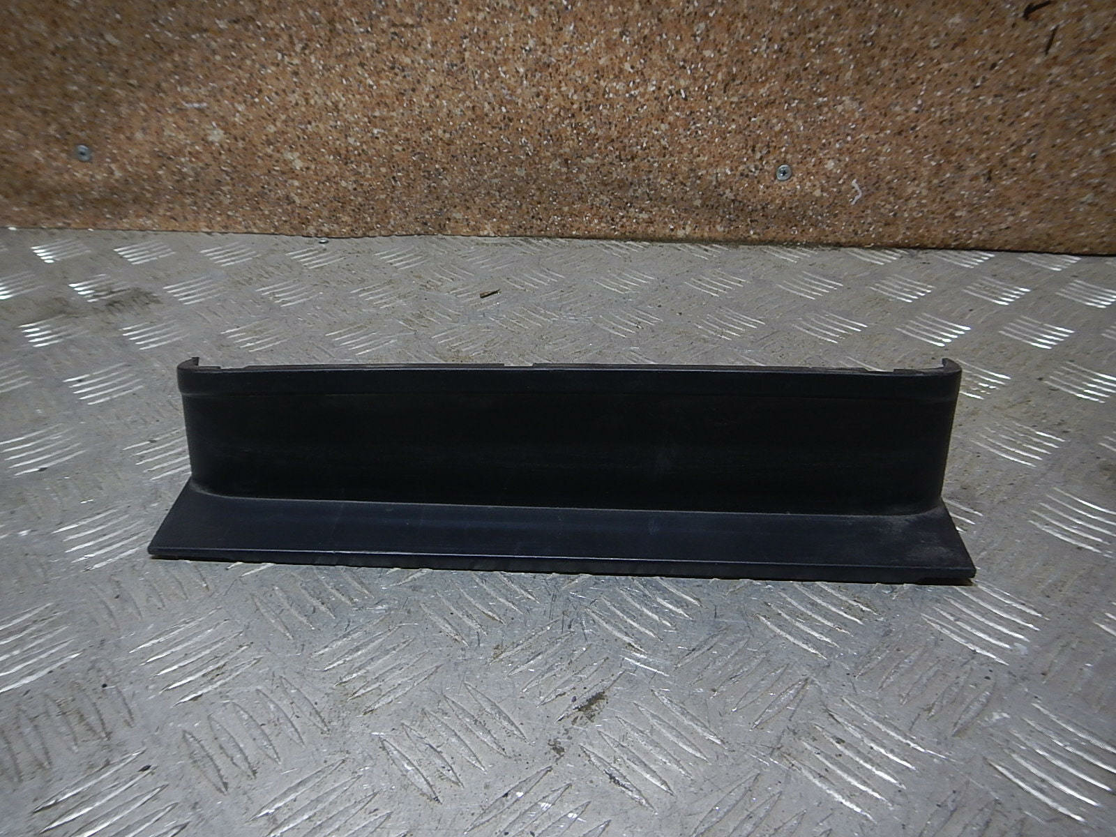 Б/У Щиток фонаря, Volkswagen (Фольксваген)-Кадди VOLKSWAGEN CADDY III (04-) без видимых повреждений 282830 VAG арт. 2K59...