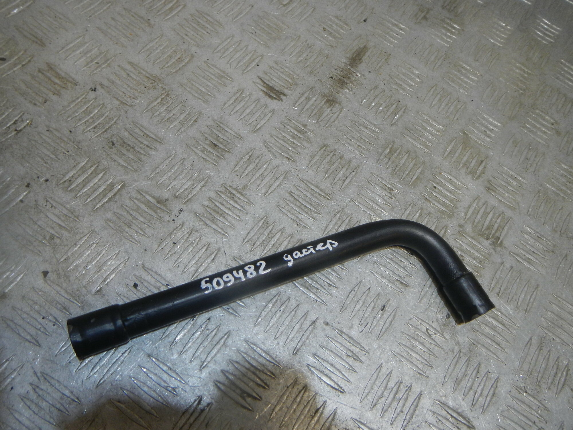 Б/У Ключ баллонный, Renault (Рено)-DUSTER (12-20) RENAULT DUSTER (12-20) Б/У,без повреждений. 509482 RENAULT арт. 820119...