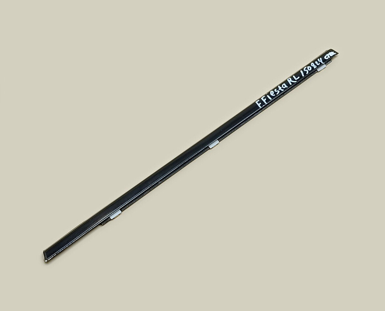 Молдинг стекла задней левой двери Ford Fiesta mk4