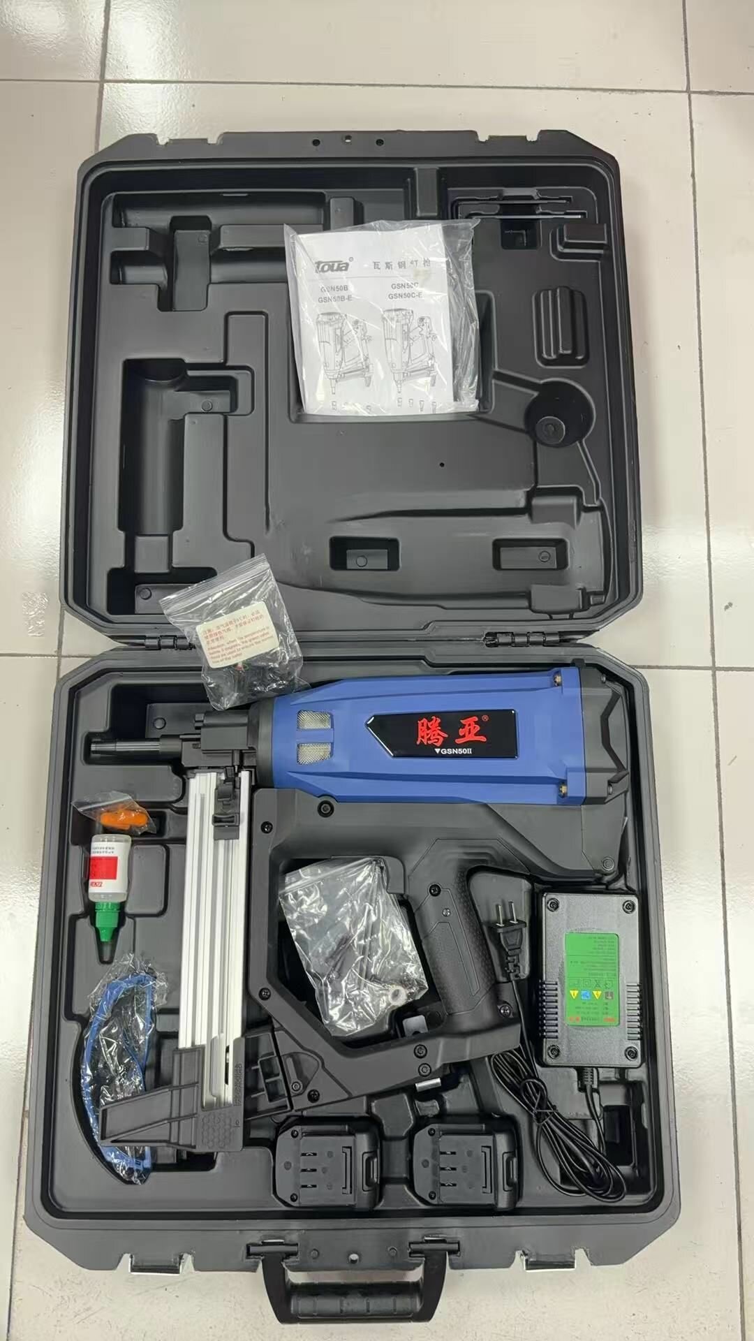 Гвоздезабивной пистолет TOUA GSN50E для сантехники, электрики, установки окон и дверей