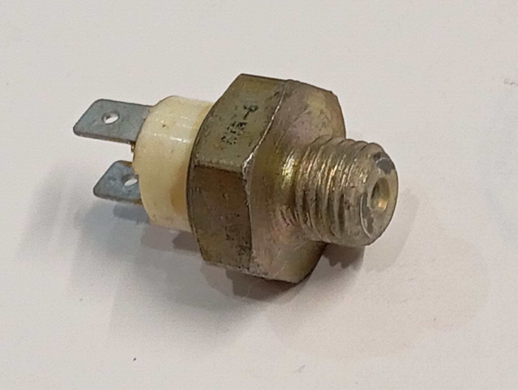 Датчик выключения стоп сигнала ММ125ДМ. на ЗИЛ. МАЗ. Урал. КАМАЗ.