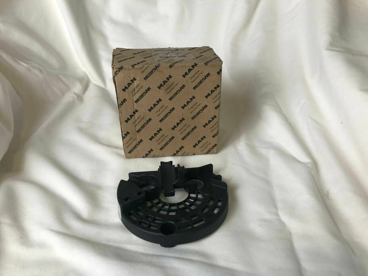 Защитная крышка генератора MAN 51.26121-0008