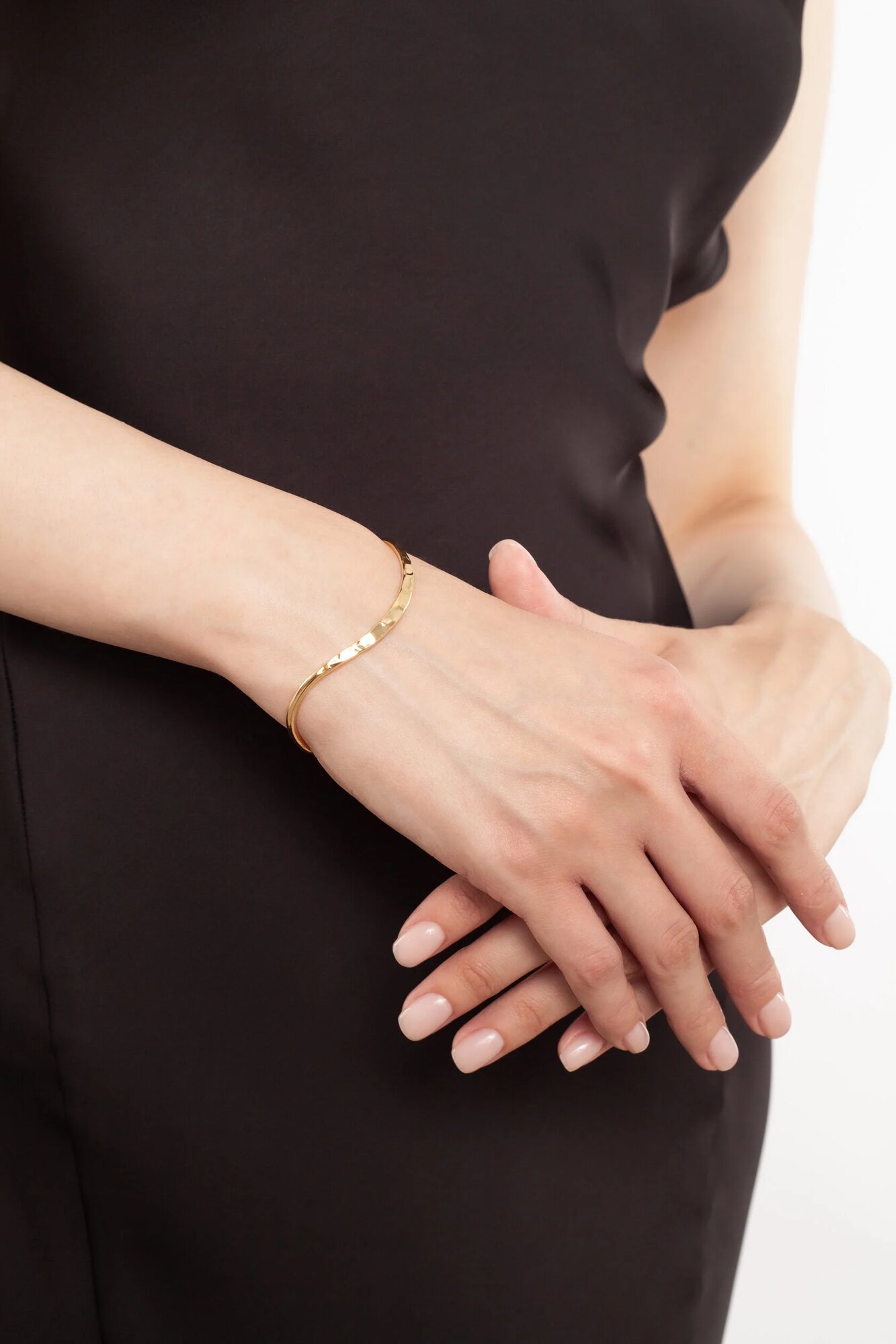 Жесткий браслет