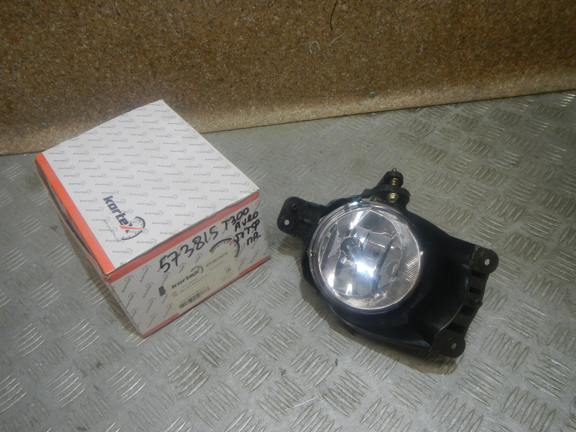 Б/У Фара противотуманная правая, Chevrolet (Шевроле)-AVEO T300 (11-15) CHEVROLET AVEO T300 (11-15) Kortex Дубликат, новая...