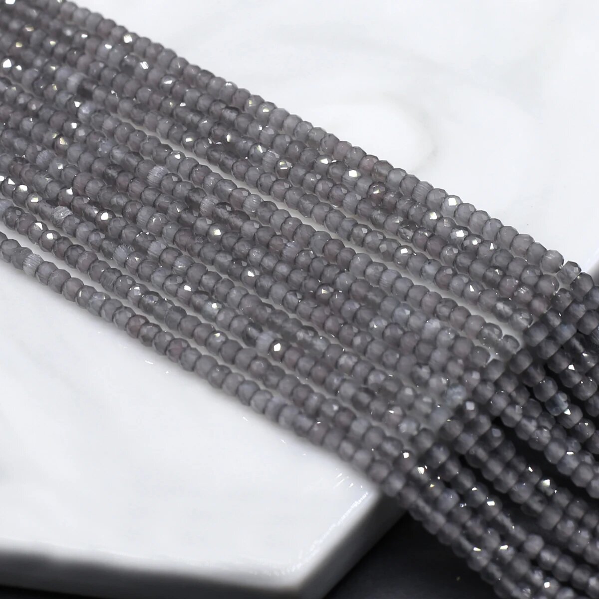 Натуральные цветные бусины из шпинели 2x3 мм серый