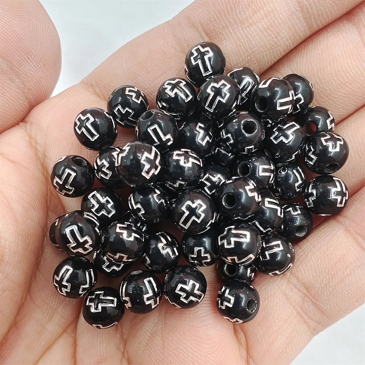 100 шт. Акриловые блестящие круглые бусины 8 мм с крестом Черный, Черный