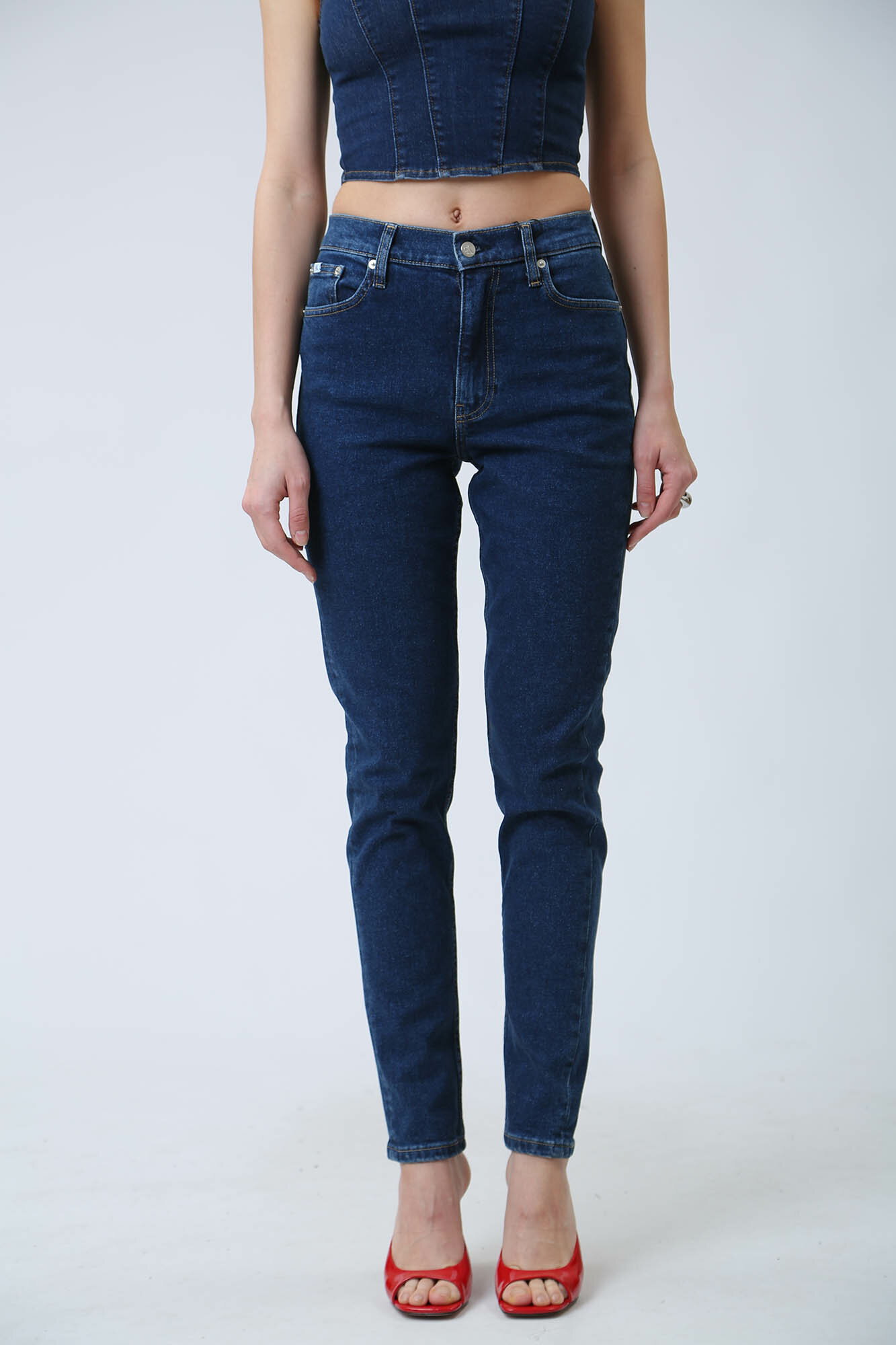 Джинсы зауженные 