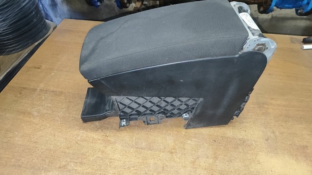 Подлокотник Volkswagen Passat B6