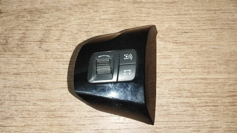 Кнопки на руль левая Opel Corsa D 13222331