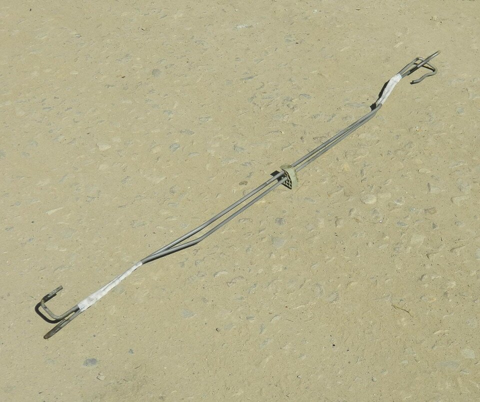 Торсионы багажника Nissan Maxima A33