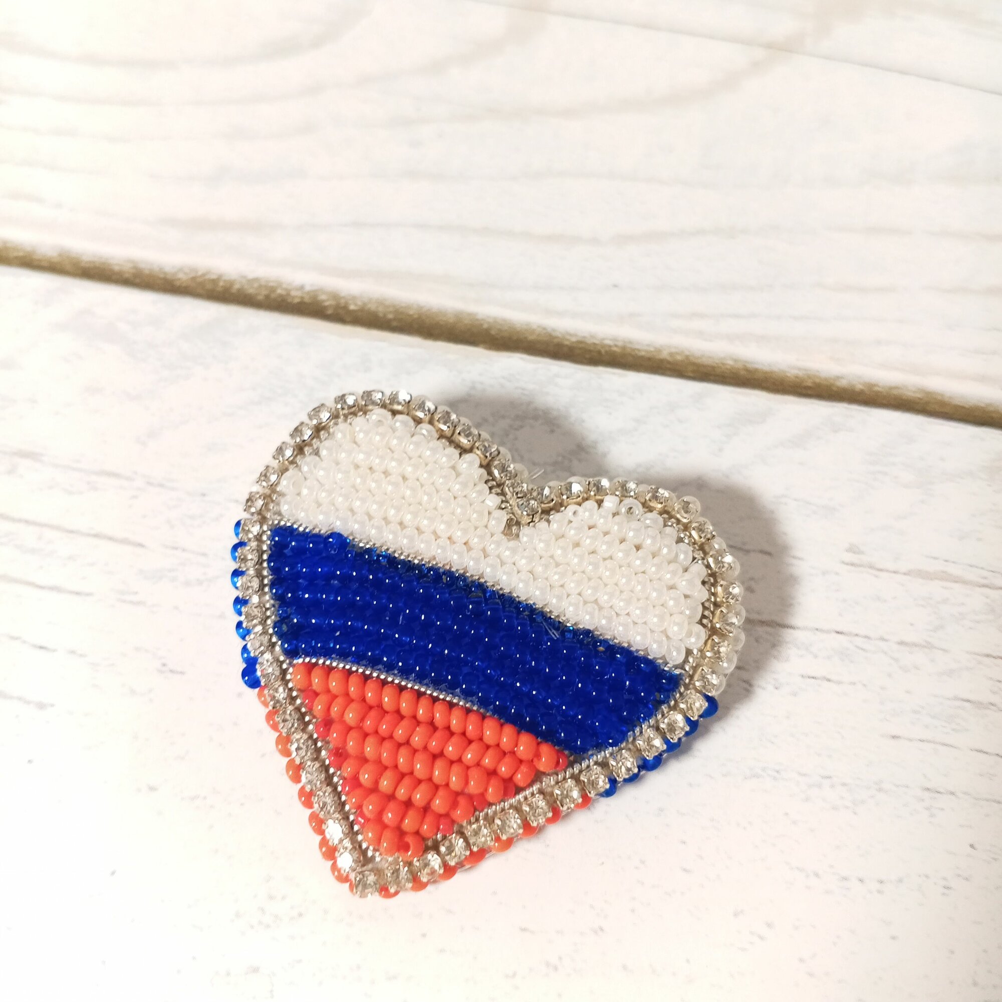 Брошь, бисер, стразы