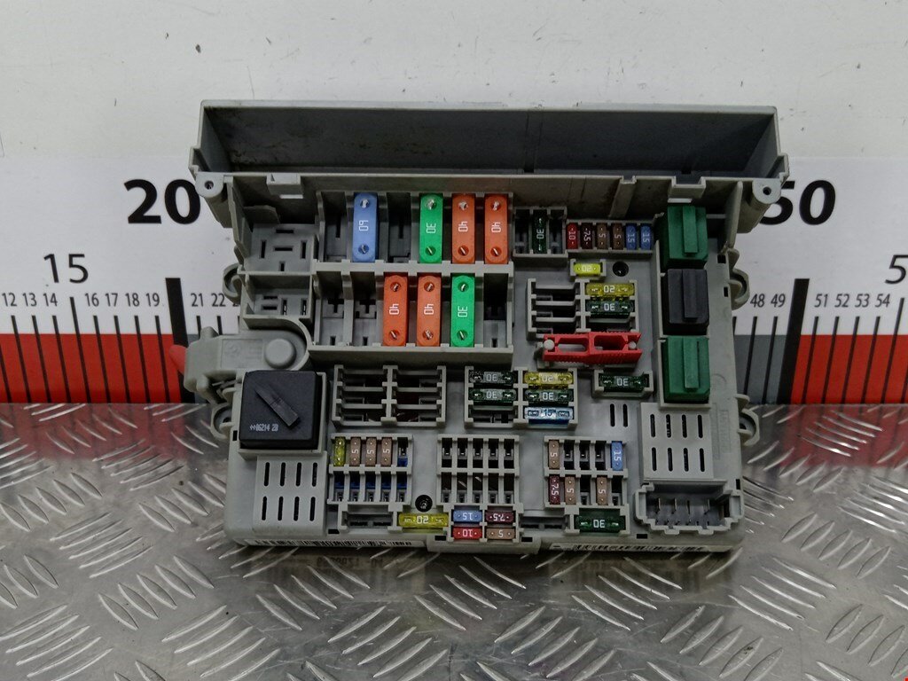 Блок предохранителей BMW 1-Series (E81/E82/E87/E88) 61146978270 арт. 1727705