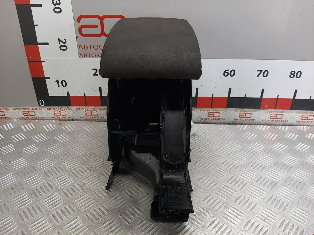 Подлокотник Volkswagen Golf Plus 5M0864251A арт. 874519