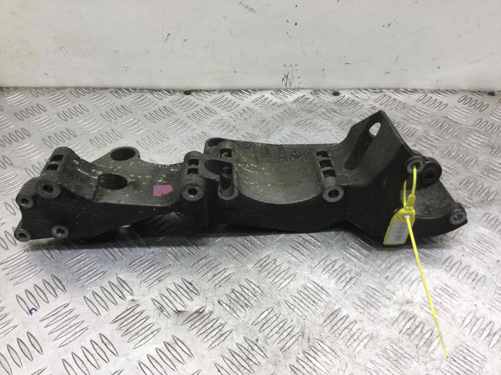 Б/У Кронштейн генератора Audi A3 8L [рестайлинг] (2000-2003) 2002 г.