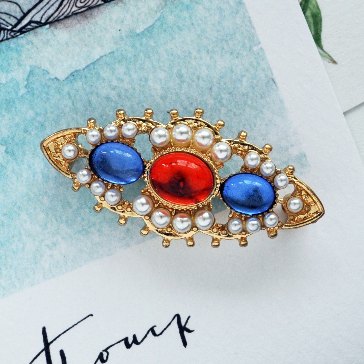 Брошь, стразы