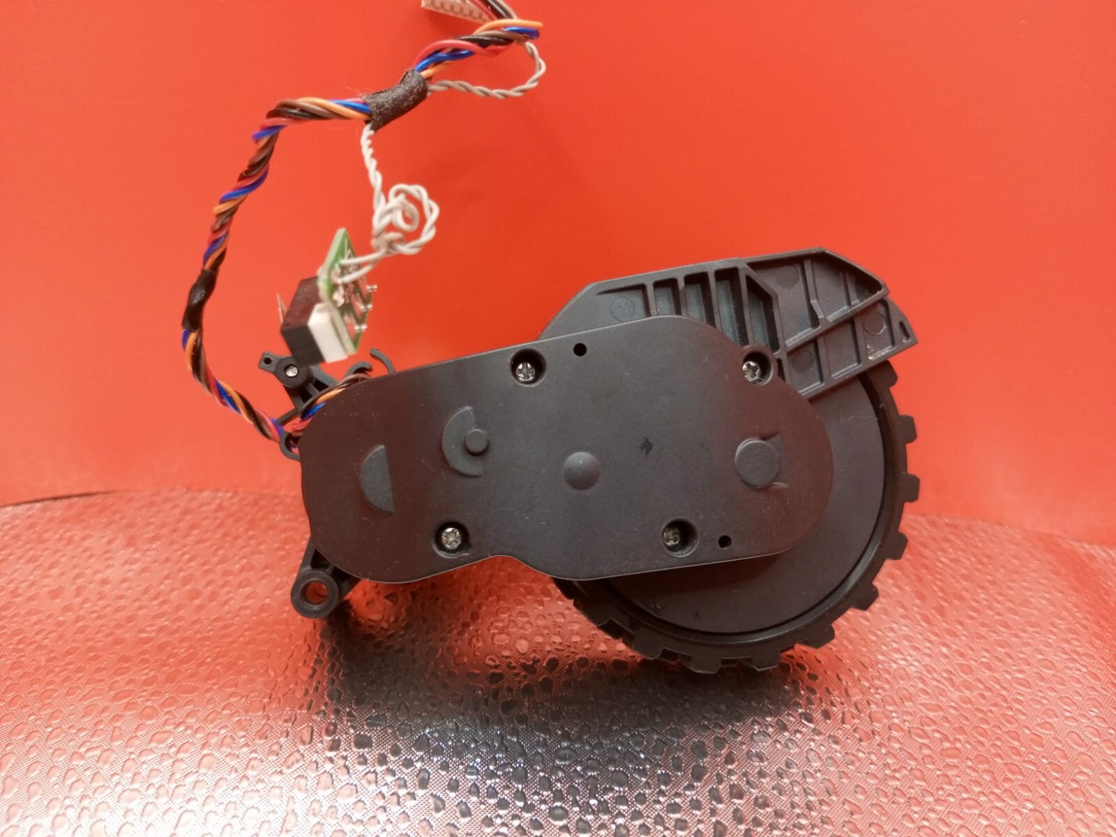 Колесо с редуктором левое L для робот пылесоса Xiaomi Mi Roborock E5 / E502-02