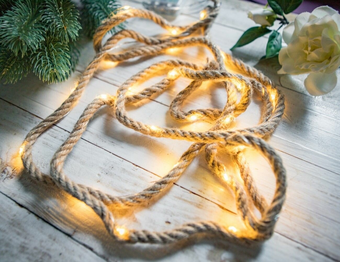 Светящаяся верёвочка, 30 тёплых белых мини LED-огней, D-1 см, 3+0.3 м, батарейки, Koopman International