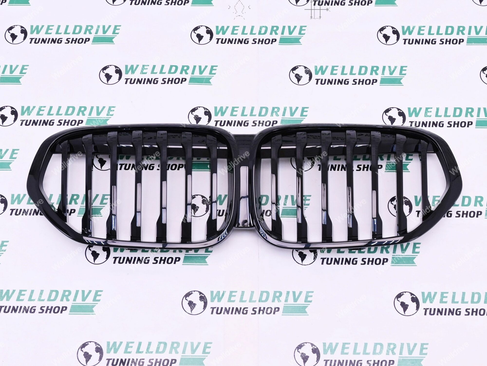 Решетка радиатора BMW X1 F48 рест М-Performance черный глянец