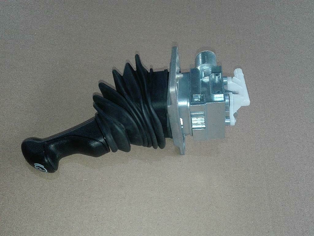 Кран стояночного тормоза Scania (Скания) 5 P-series 04-17 (KFD3526XB03)