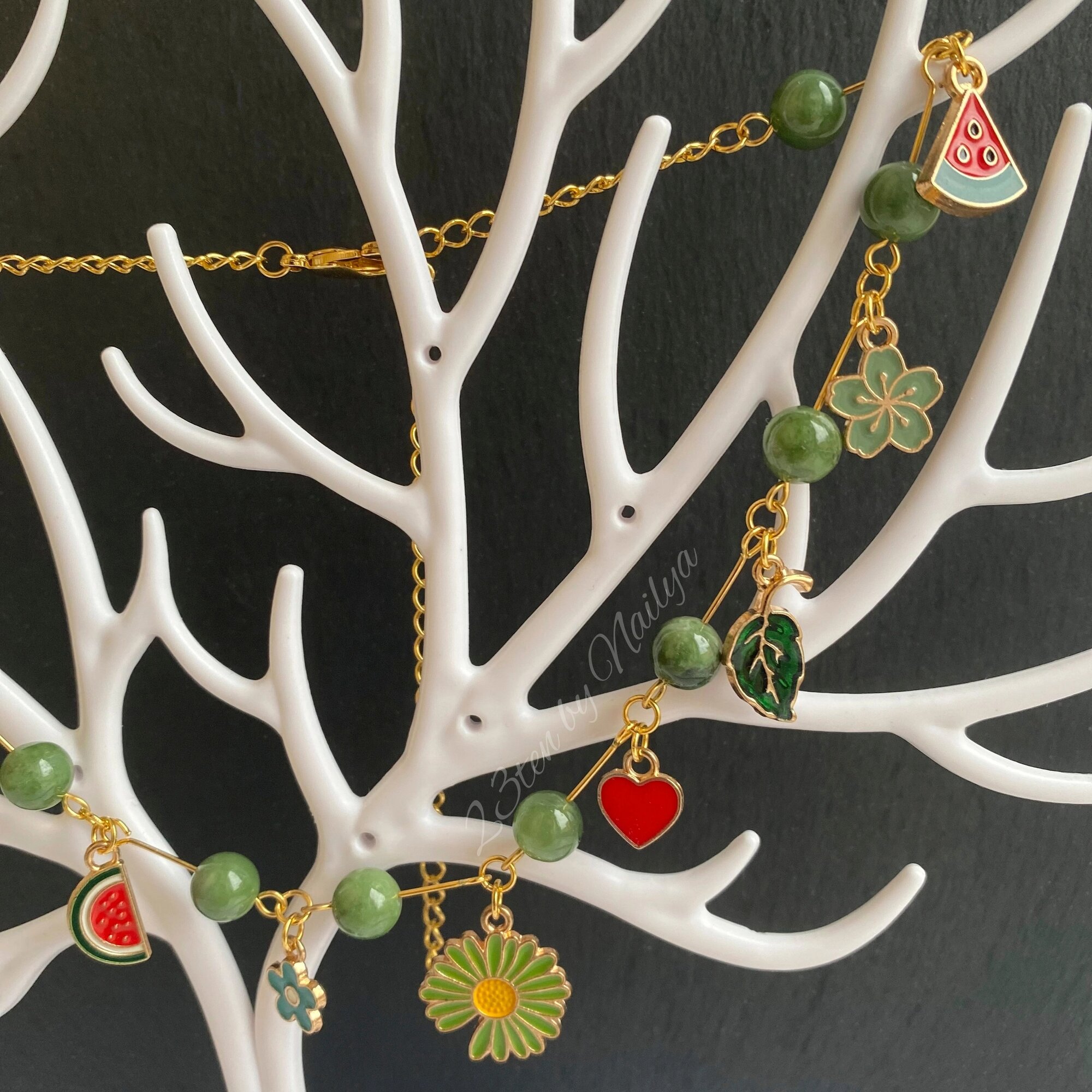 Колье, нефрит