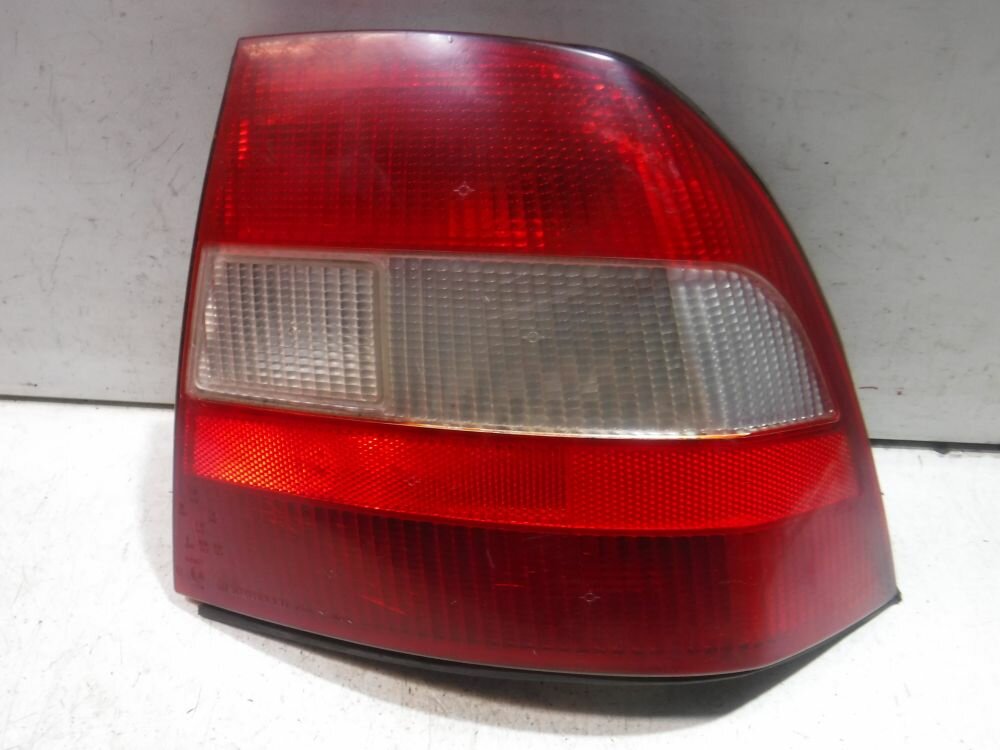 Фонарь задний правый Opel Vectra B 90568049