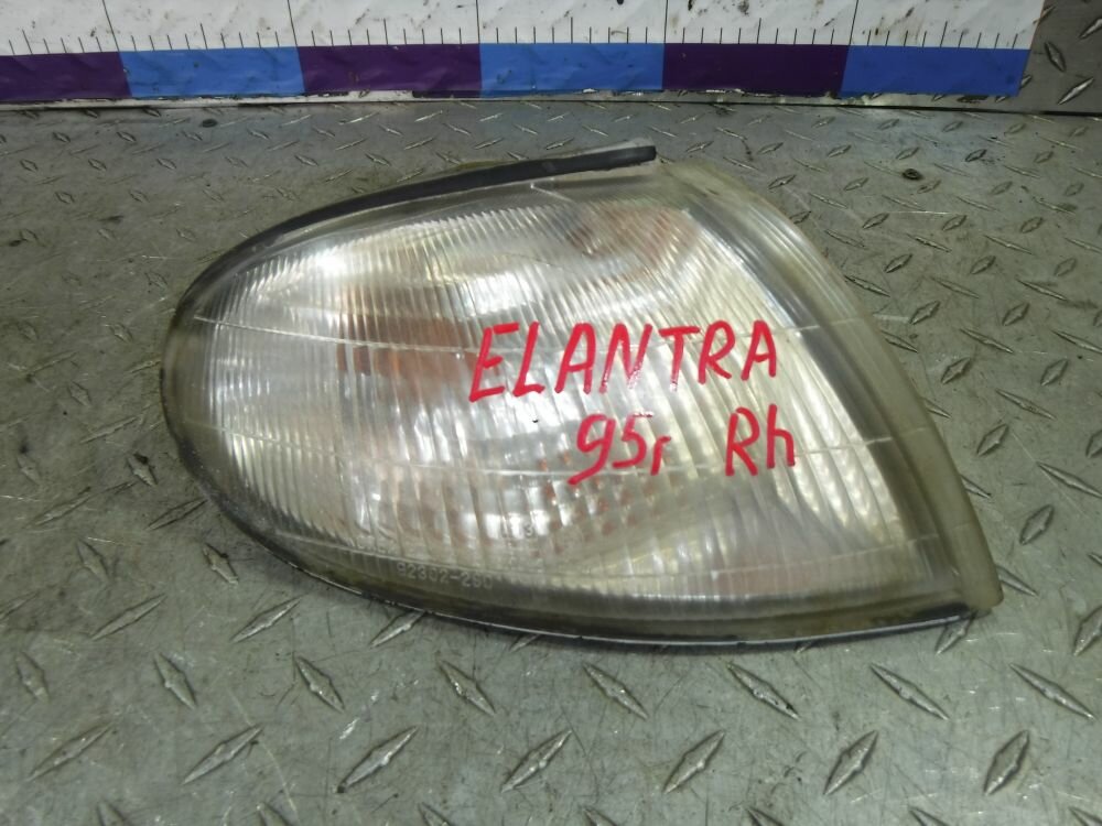 Указатель поворота правый Hyundai Avante II 9230229000