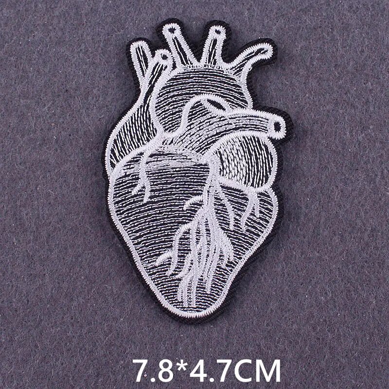 Вышитые нашивки Pulaqi красное сердце PE1341CT