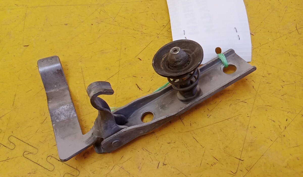 Замок капота Crafter Volkswagen 2E0823507