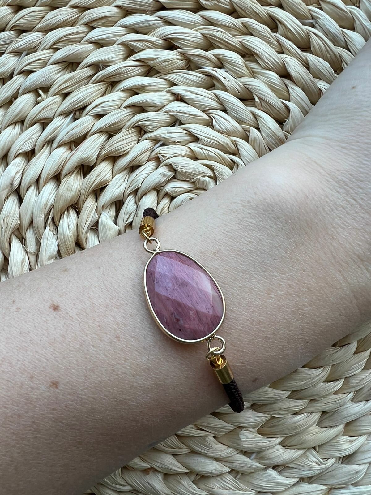 Браслет, родонит