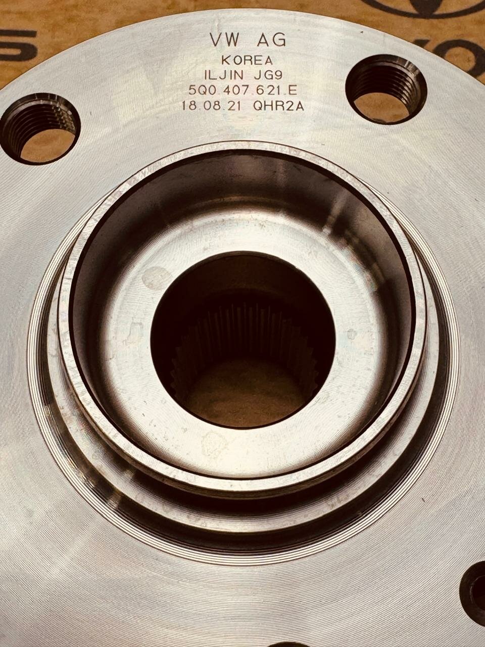 5Q0407621E Ступица передняя с подшипником VAG