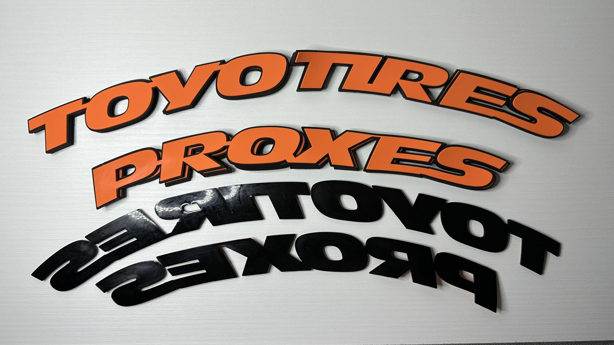 Наклейки на шины TOYO TIRES PROXES оранжевые. Клей в комплекте. Резиновые буквы для колес авто, надписи спортивные на диски и резину.