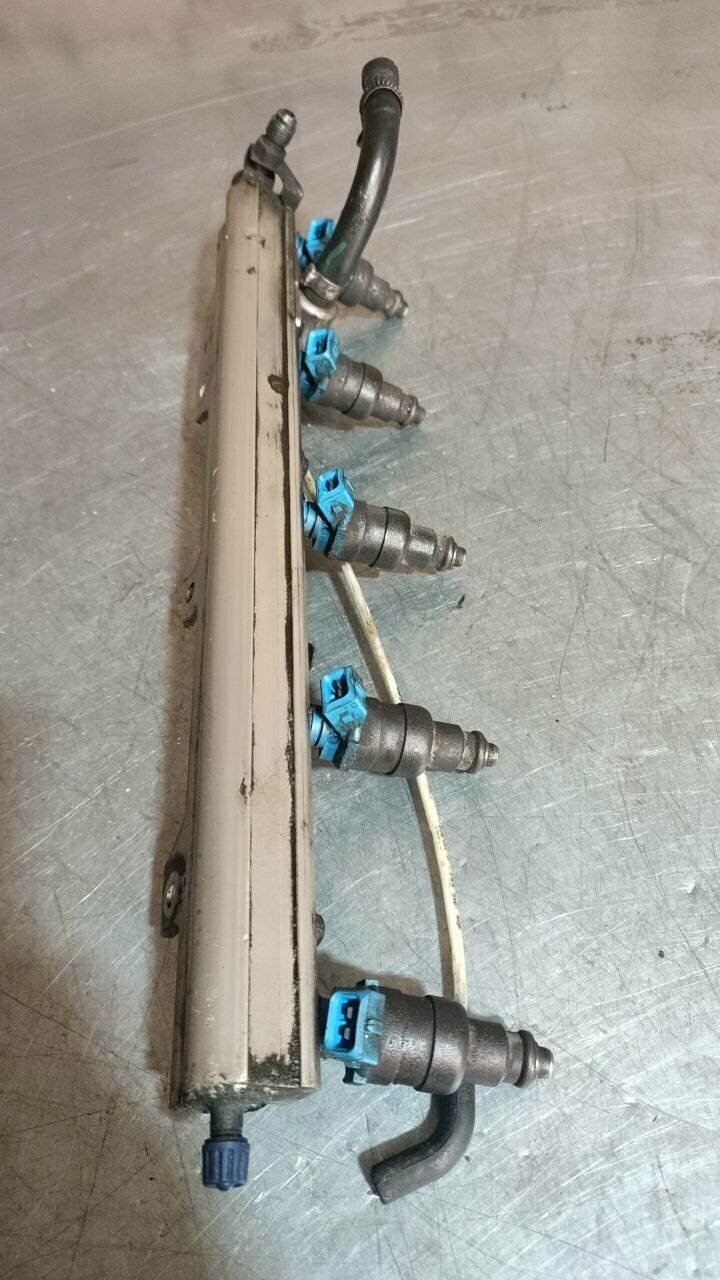 Топливная рампа Volvo S70 (1996 - 2000) 1389563