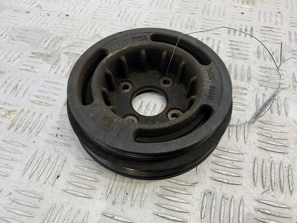 Шкив коленвала Chrysler Voyager 4 05066976AA арт. 817596