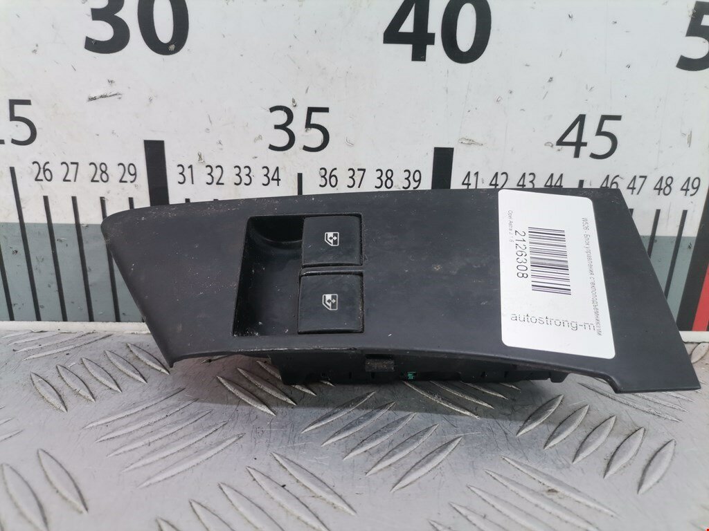 Блок управления стеклоподъемниками Opel Astra J 13305978 арт. 2126308