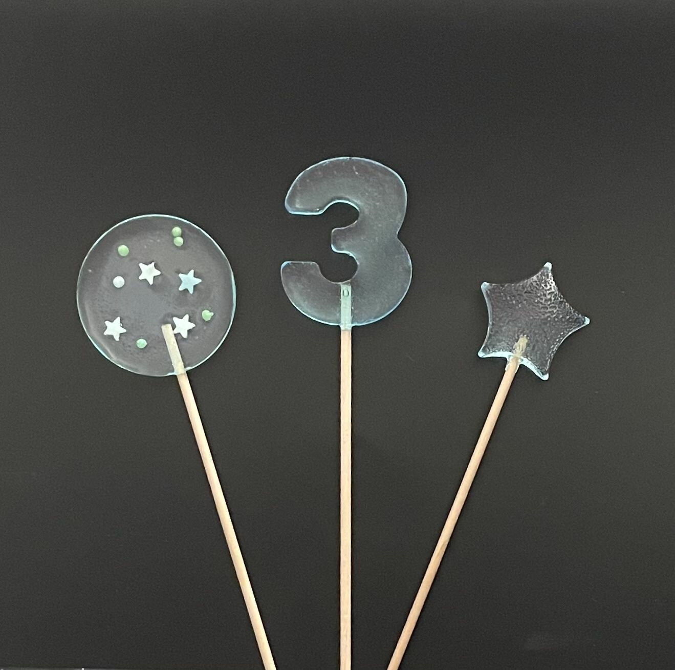 Леденцы на палочке на торт голубые 3.