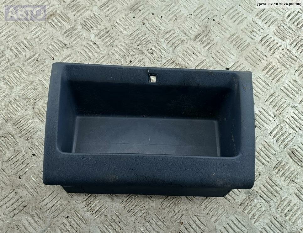 Корпус блока предохранителей Volkswagen Passat B3