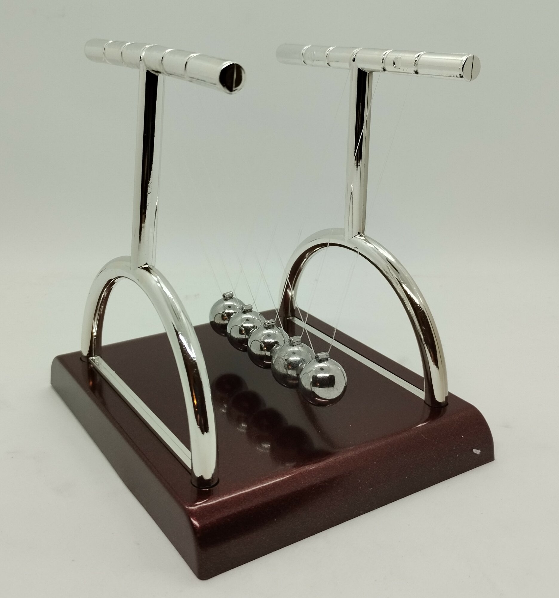 "Newtons Вечное движение" - подвесной маятник Ньютона с шариками(овальный)