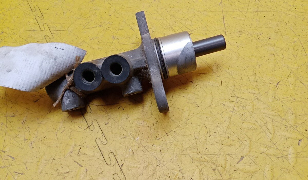 Цилиндр тормозной главный A6 (C5) Audi