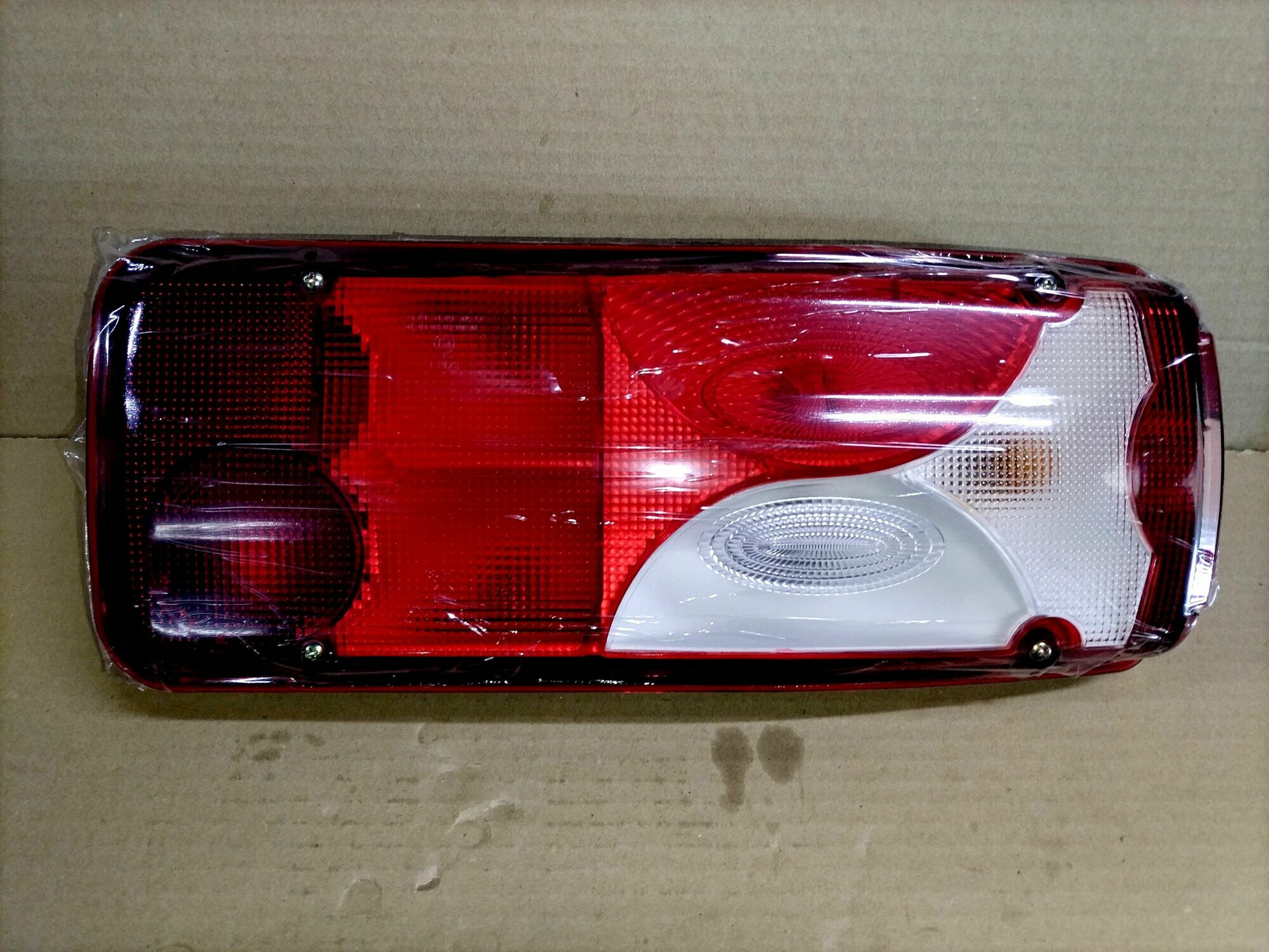 Фонарь задний правый FAW J7 3U025-03R SCANIA / MAN