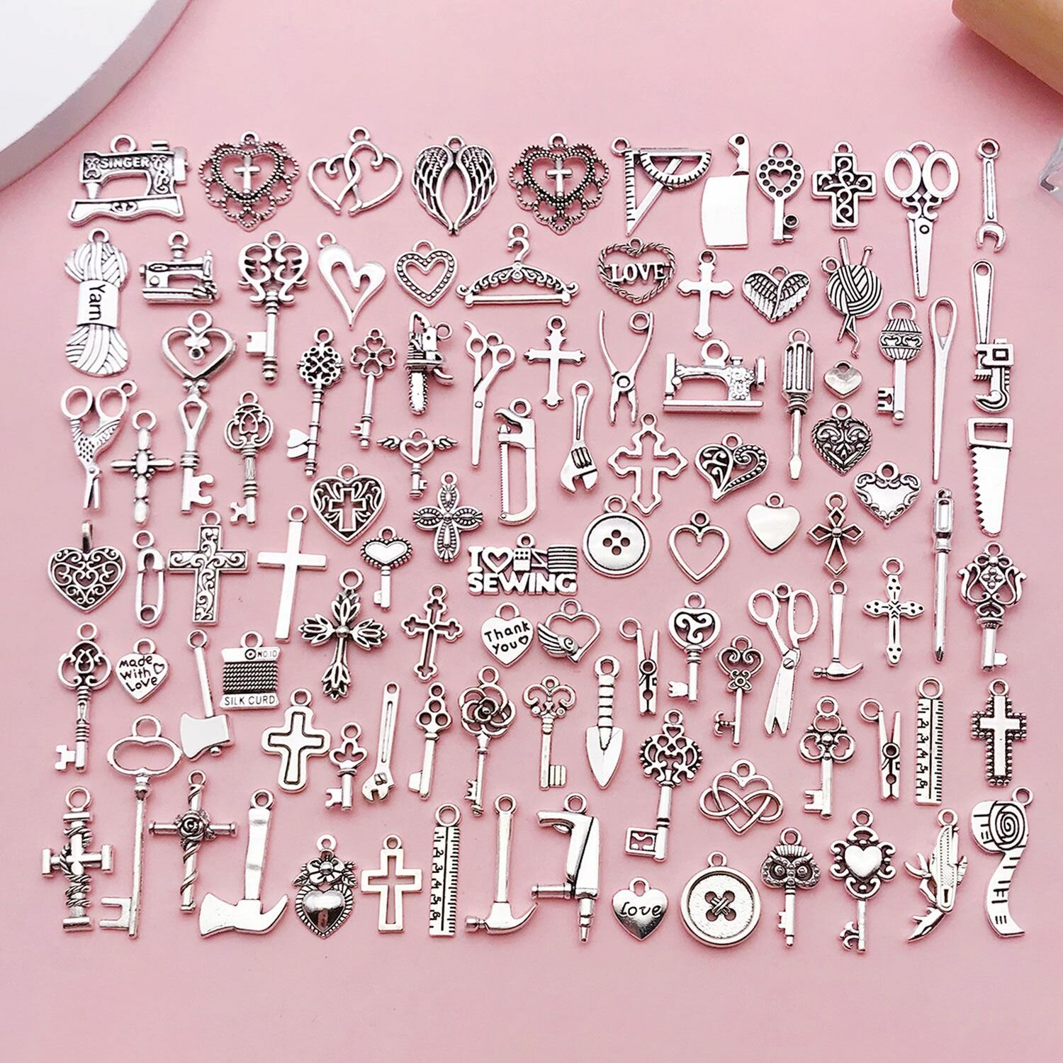 100-предметный комбинированный набор 'Старинное серебро' (ключи + сердца + кресты + ножи) для рукодели