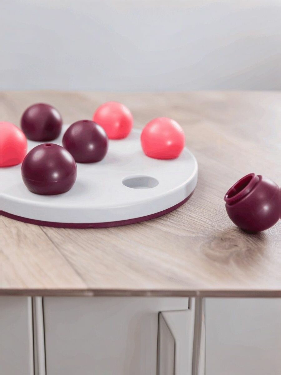 Trixie Развивающая игрушка для кошек "Пасьянс" 20 см, ягодный/розовый/светло-серый