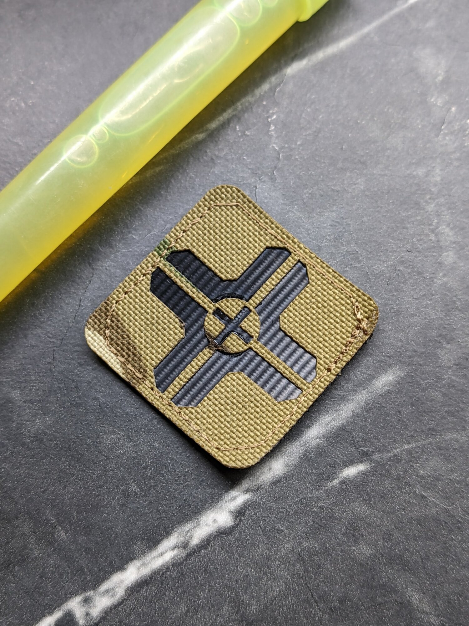 Тактическая нашивка "Медицинский крест", лазерная резка, черная