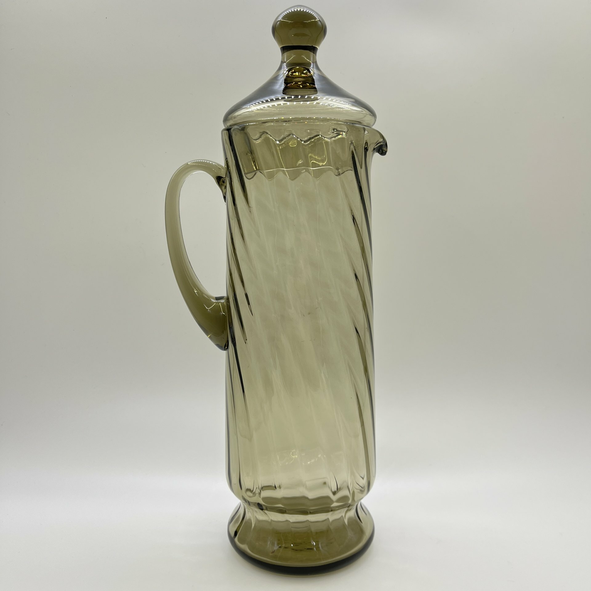 Кувшин с крышкой для подачи холодных напитков, цветное стекло, СССР, 1970-1990 гг.