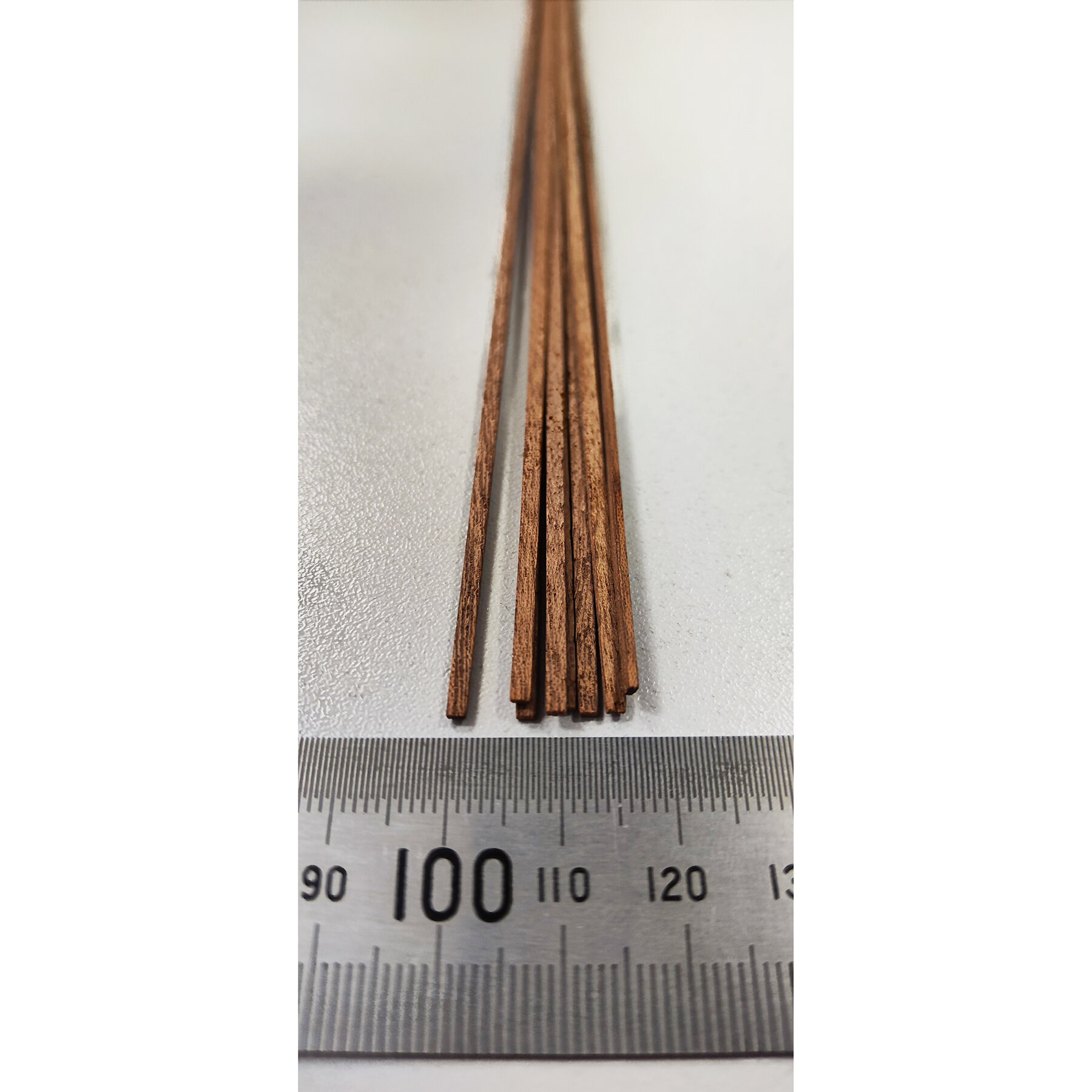 Материал для моделирования, рейка красное дерево, 0.5х4х500мм, 50 шт, Amati