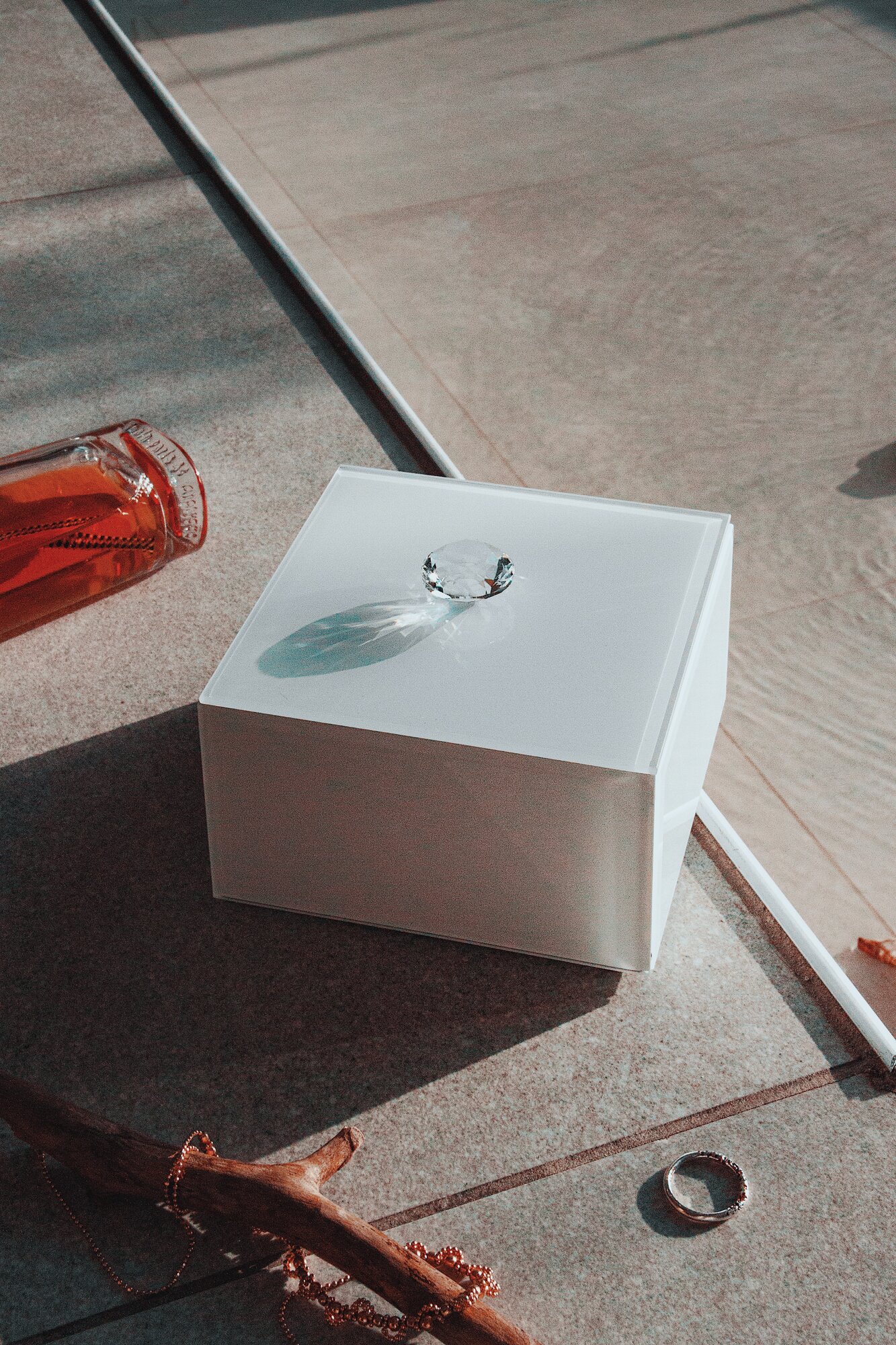 Шкатулка ISMATDecor "Бархат", белая, стекло/текстиль, 12х12х8 см