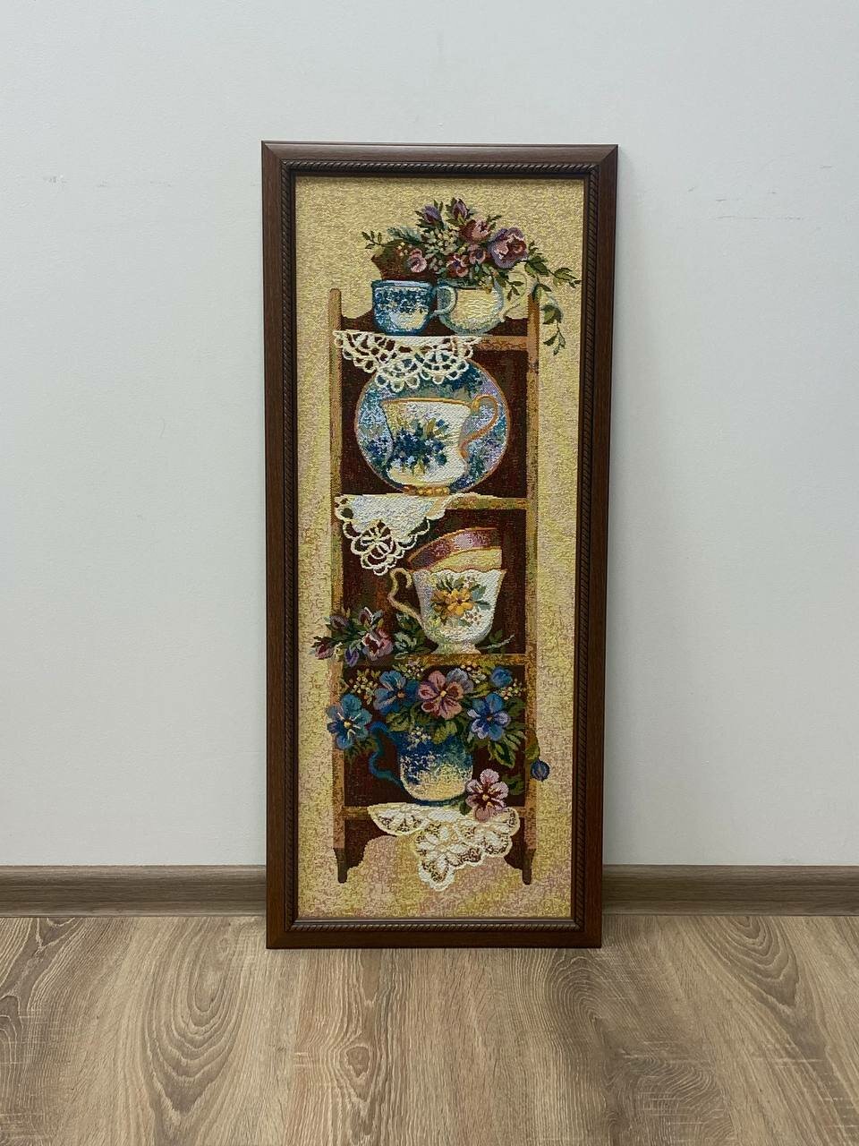 Гобелен "Фарфор с салфеткой" в багетной рамке, 80х32см