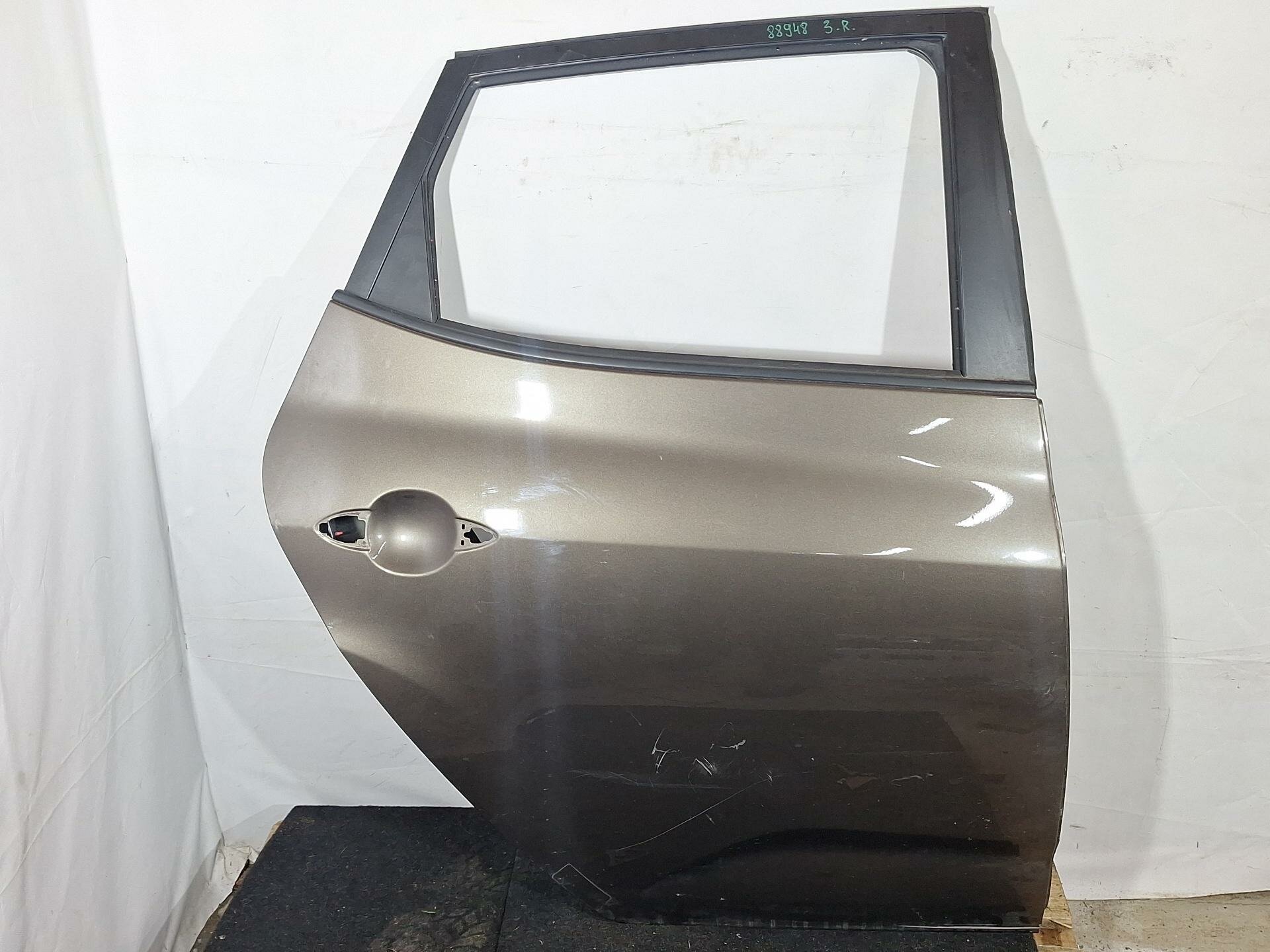 Дверь задняя правая Kia Venga рест. 2018