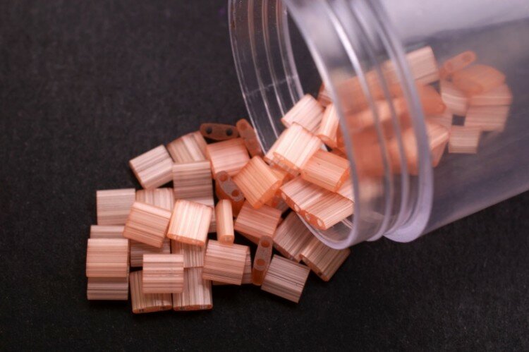 Бисер японский MIYUKI TILA #2556 коралловый, шелк/сатин, 5 грамм