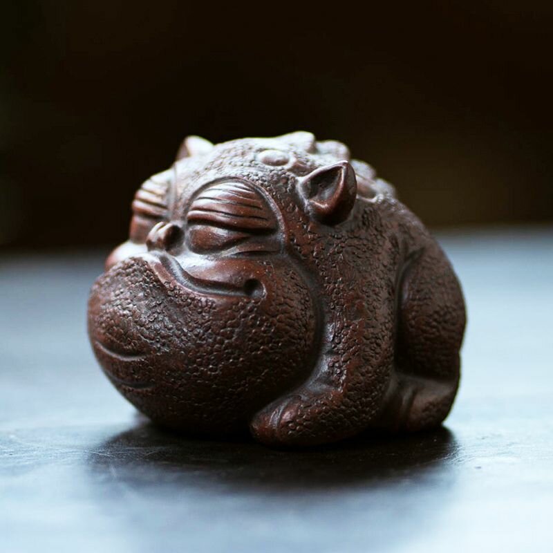 Фигурка "Довольная жаба"